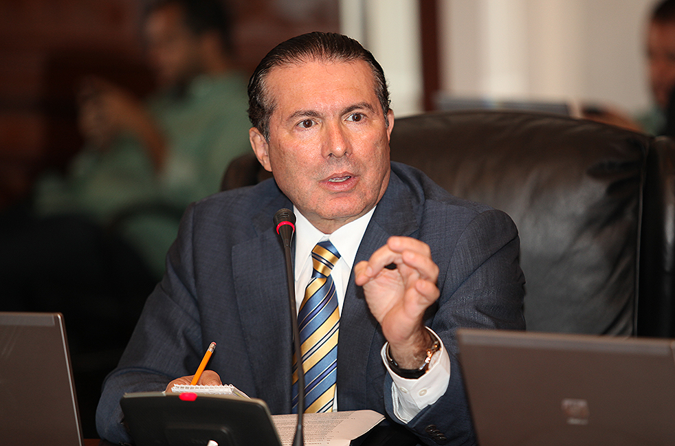 Roberto Henríquez se perfila como la figura para dirigir Cambio Democrático